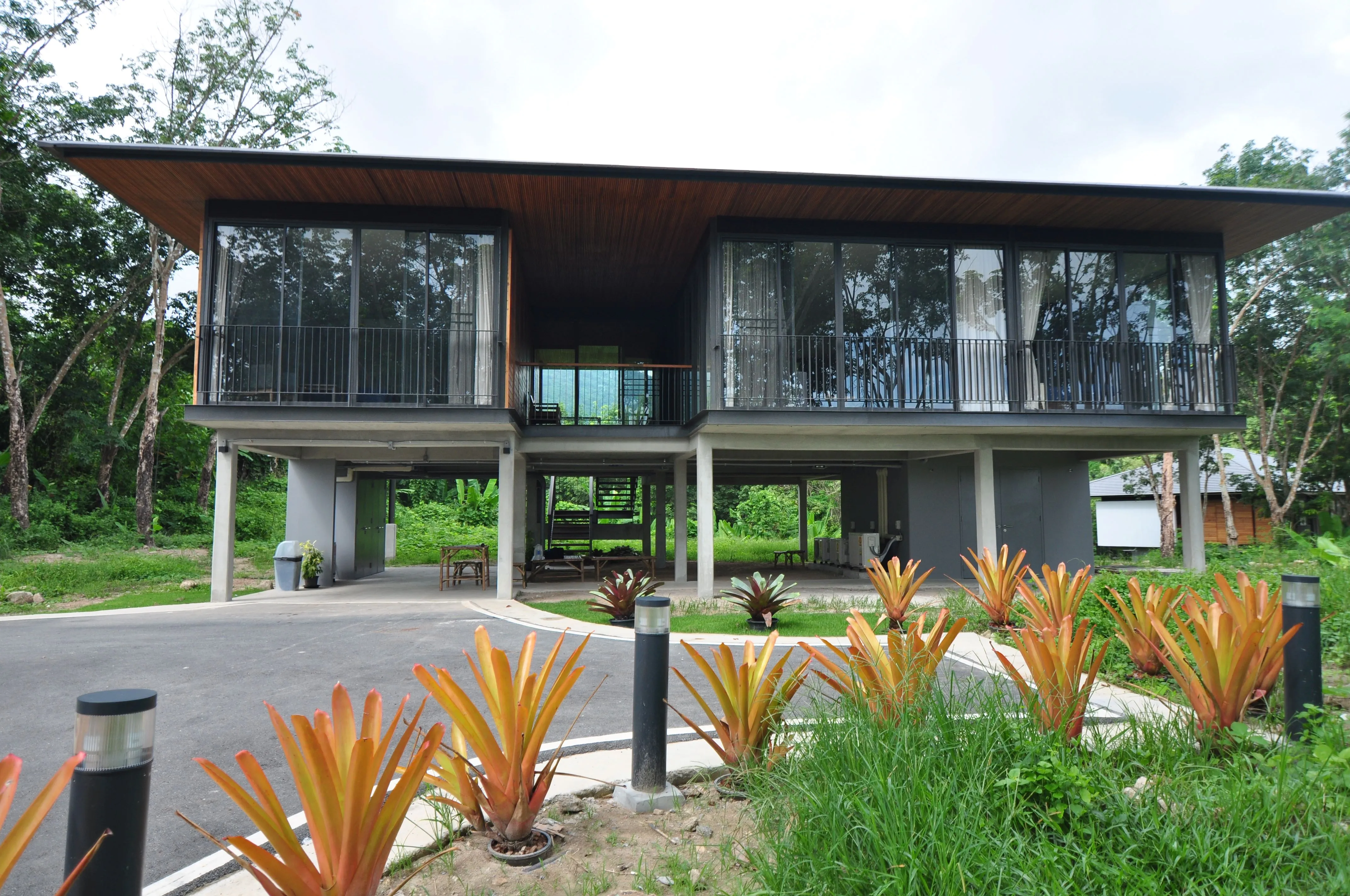 VISTEC: Vidyasirimedhi Institute of Science and Technology